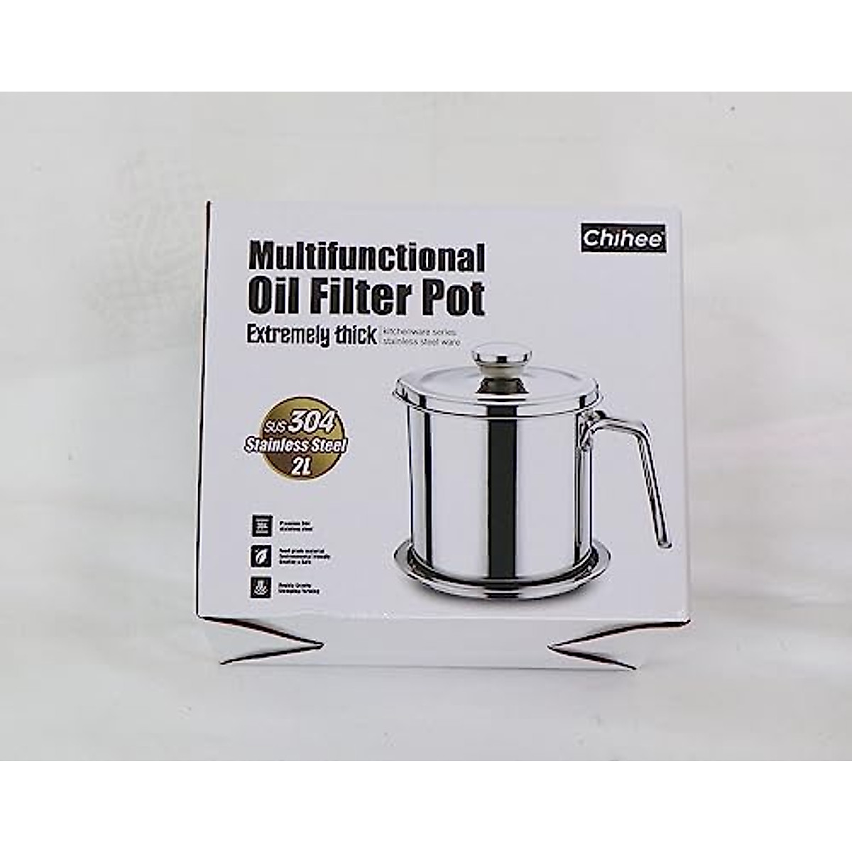 Chihee Grease Container Stainless Steel Bacon Grease Saver with Fine Mesh Strainer 2L / 67.6 fl oz Oil Container Grease Can with Dust-proof Lid Non-slip Tray for Kitchen Storing Frying Cooking Grease