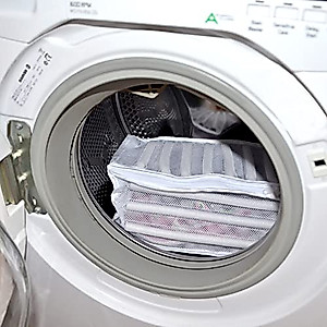 HANGERWORLD Medium Mesh Net Wash Bag - Padded to Protect Sneakers/Shoes Washing Machine Friendly - White, 3.5inch x 7.4inch