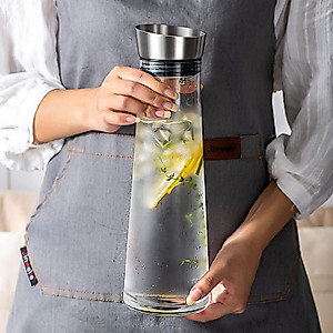 Water Carafe with Lid,Glass Carafe 1.3 liter Water Carafe Glass Jug with Lid and Spout-Fruit Juice Pitcher for Hot/Cold Water, Ice Tea and Juice Beverage