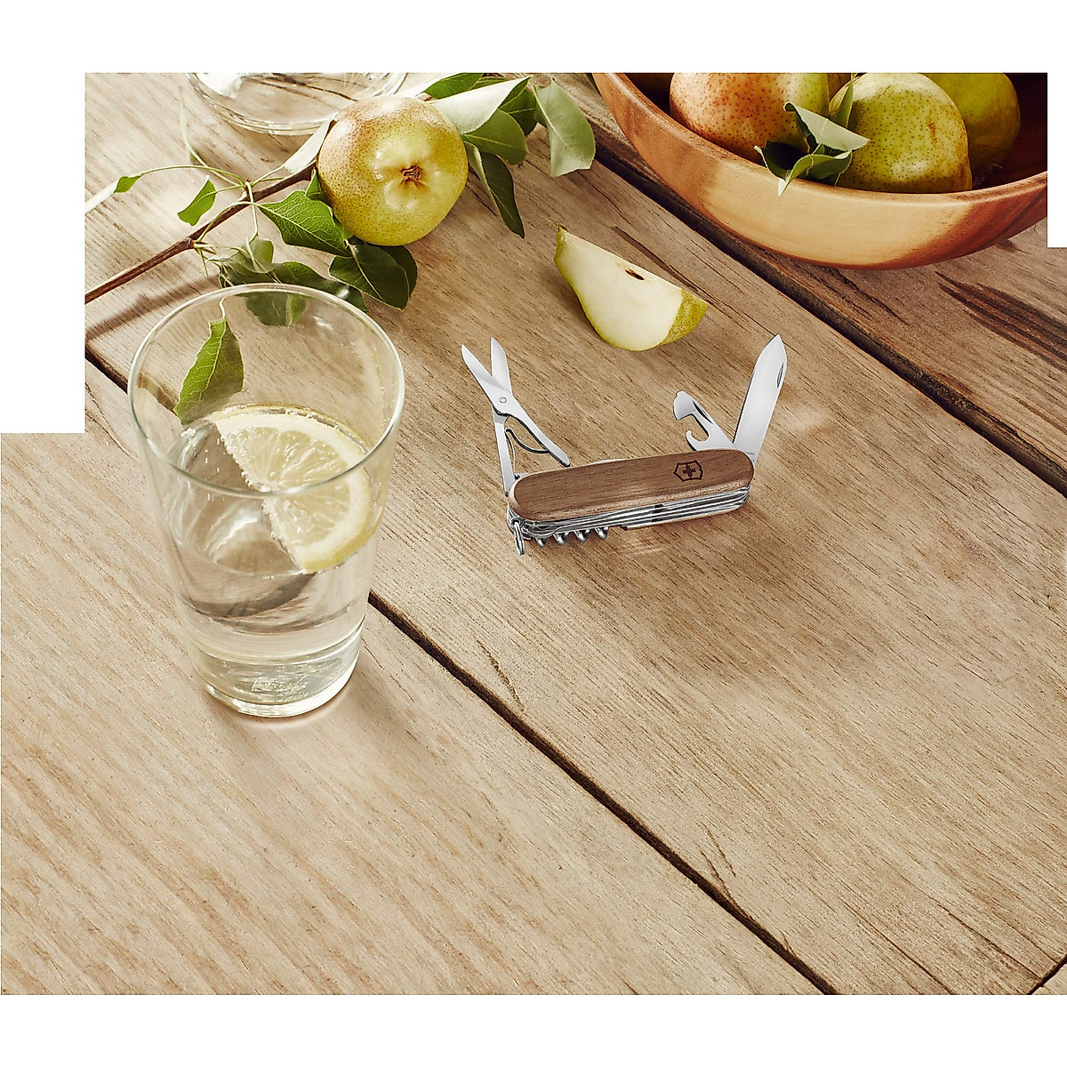 Victorinox Huntsman Swiss Army Knife, 15 Function Swiss Made Pocket Knife with Large Blade, Screwdriver, Scissors and Wood Saw - Walnut