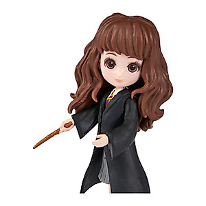 FIGURINE MAGICAL MINIS HERMIONE GRANGER WIZARDING WORLD - Figurine Articulée Hermione Granger 8 cm Avec Baguette Magique A Collectionner - Idée Cadeau Harry Potter - 6062062 - Jouet Enfant 5 ans et +