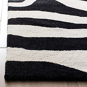 SAFAVIEH Soho Collection 2'6" x 8' White / Black SOH717A Handmade Premium Wool Runner Rug
