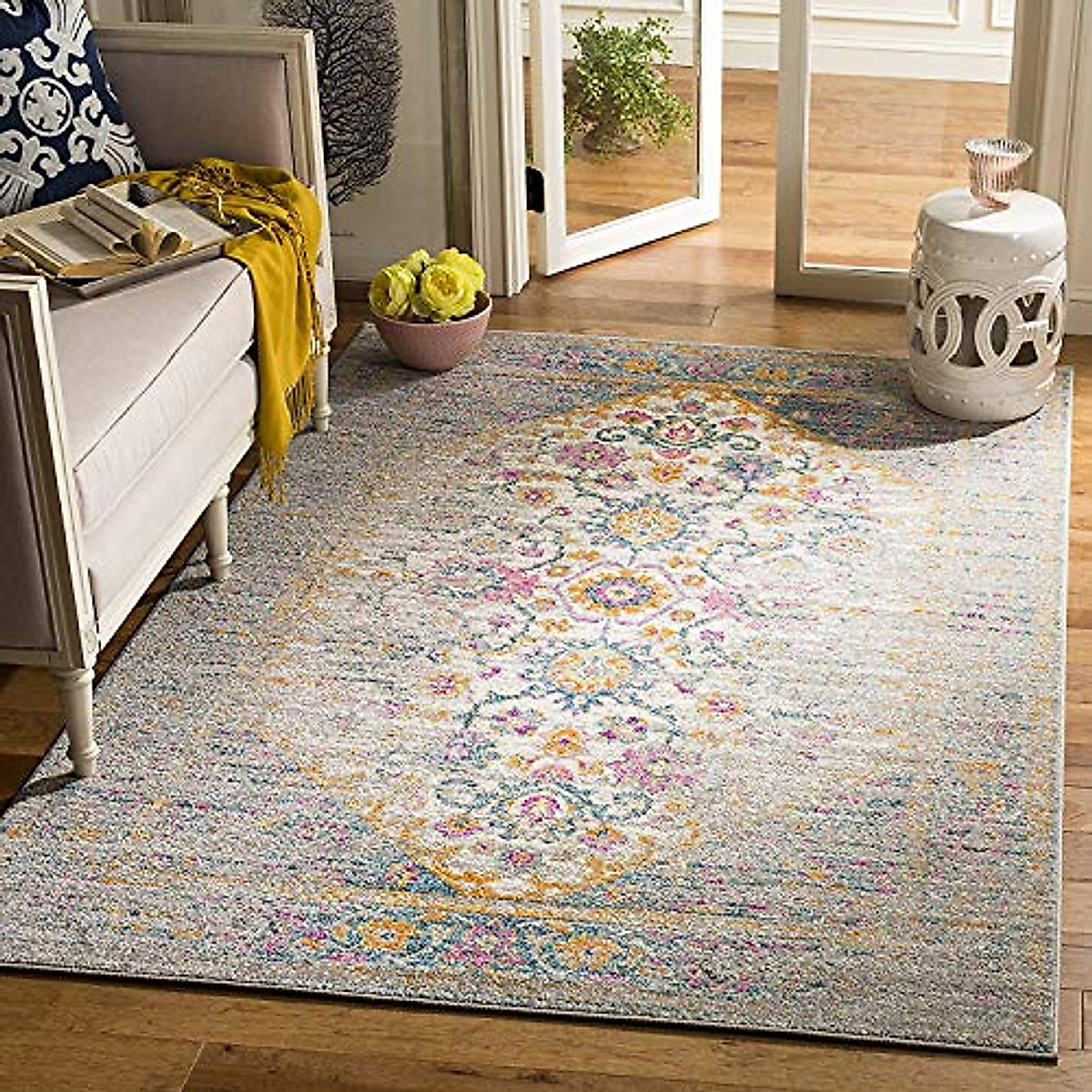 SAFAVIEH Madison Collection Area Rug - 6' x 9', Light Grey & Fuchsia, Boho Chic Distressed Design, Non-Shedding & Easy Care, Ideal for High Traffic Areas in Living Room, Bedroom (MAD122G)