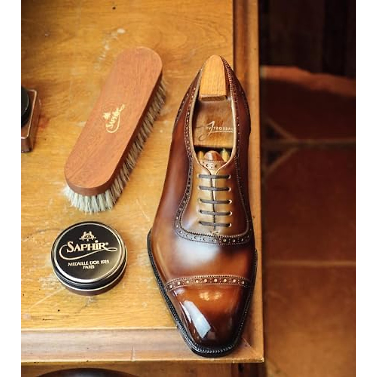 SAPHIR Medaille d’Or Pate De Luxe - Natural Wax Shoe Polish for Leather Shining - 50ml - Wax Yellow