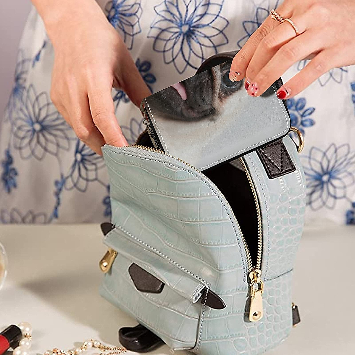 Oyihfvs Vey Cute Pug Dog Grey Credit Card Coin wallet, RFID Blocking Compact Women Leather Card Holder, Key Change Organizer, Zipper Purse Clutch Pouch Pocket, Multi 7, 4.7x3.1x0.8 Inch