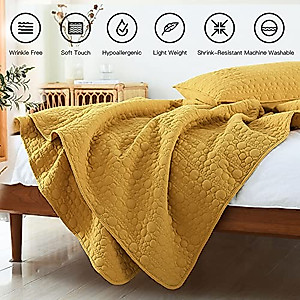 Quilt Set Queen Size Yellow, Classic Geometric Spots Stitched Pattern, Pre-Washed Microfiber Coverlet Ultra Soft Lightweight Quilted Bedspread for All Season, 3 Pieces