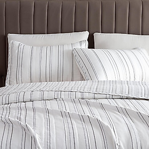 3-Piece Reversible Quilt Set with Shams. All-Season Bedspread with Striped Pattern. Katelyn Collection (Full/Queen, Grey)