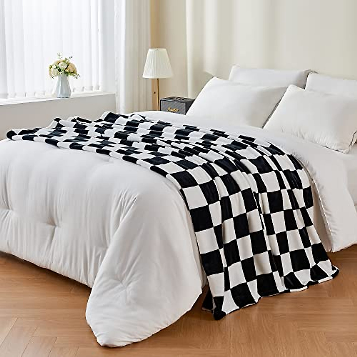 BEDELITE Checkered Throw Blanket for Couch and Bed, Luxurious Decorative Fleece Blanket with Checkerboard Grid Home Decor, Soft and Cozy Black and White Throw Blanket for Spring and Summer, 50"x60"