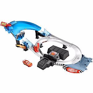 Disney Car Toys Rust-Eze Double Circuit Speedway Playset Test Track Set For Drift, Race and Crash Competitions, With Lightning McQueen Vehicle, Kids Birthday Gift For Ages 4 Years and Older
