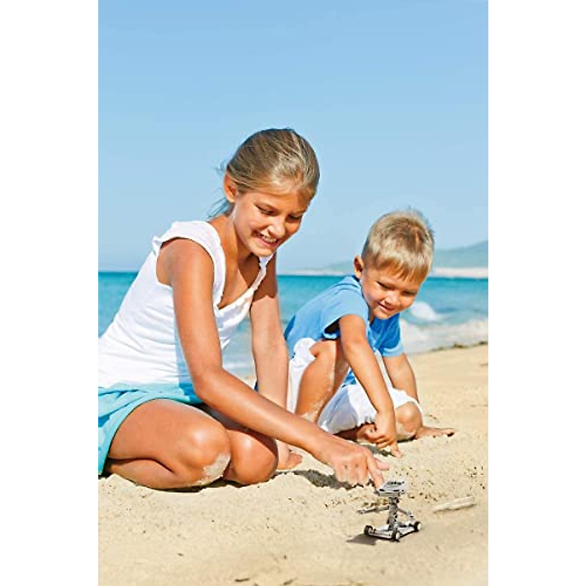 4M Toysmith, Green Science Salt Water Powered Robot Kit, STEAM Powered Kids, Beach Toy, For Boys & Girls 5+