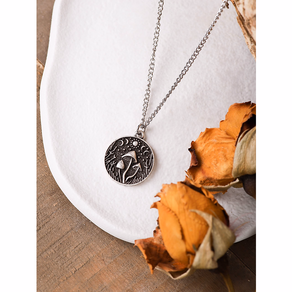 HAQUIL Mushroom With Triple Moon Pendant Necklace, Cute Mushroom Stuff Mushroom Necklace Vintage Mushroom Necklace Jewelry Gifts For Women