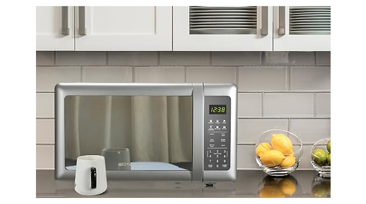 Emerson MW7601SL Compact Microwave Oven with 10 Power Levels & Sleek Finish