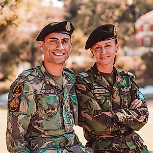 Gajaous British Military Berets for Men and Women,Wool and Leather Beret Hats,Multiple Colours Army Beret (Black,Red,Green,Navy Blue,Dark Green,Wine Red)