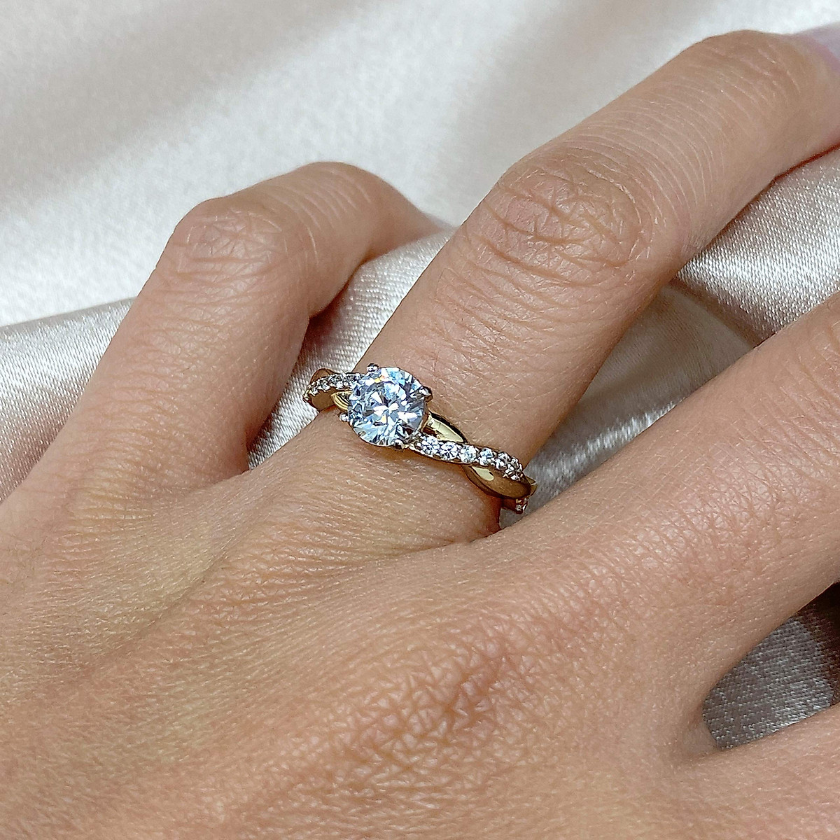 Ioka - 14K Solid Yellow Gold Round Cut CZ Wedding Engagement Ring - Size 7