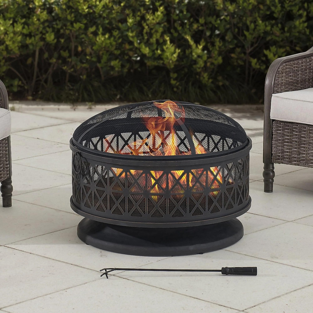 Sunjoy 30 in. Outdoor Fire Pit, Patio Black Round Wood-Burning Steel Firepit Large Fire Pits for Outside with Spark Screen and Fire Poker