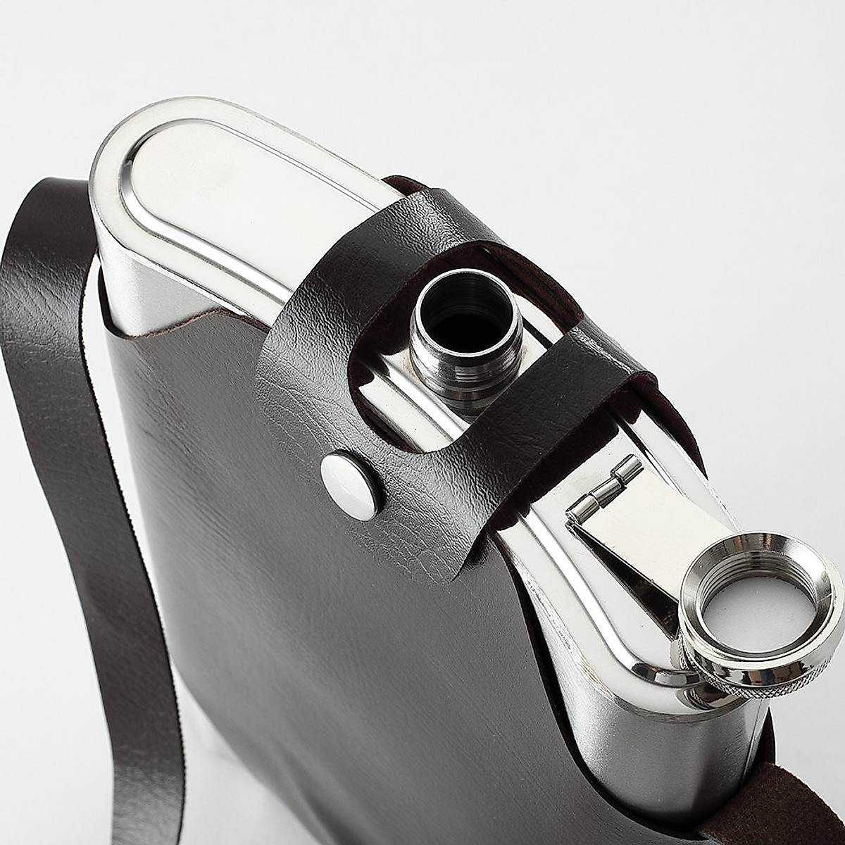 YWQ 64 oz Classic Style Stainless Steel Liquor Whiskey Hip Flask Silver