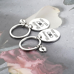 BNQL Daddy and Mommy Est 2024 Keychain Set New Parent Gifts Pregnancy Announcement Gifts for Mom First Time Parents Gifts (daddy mommy 2024 keychain)