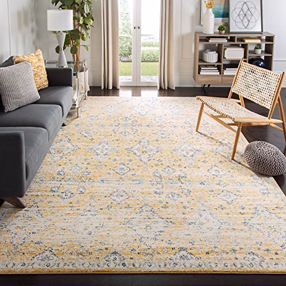 SAFAVIEH Evoke Collection Area Rug - 8' x 10', Gold & Ivory, Boho Oriental Design, Non-Shedding & Easy Care, Ideal for High Traffic Areas in Living Room, Bedroom (EVK224B)