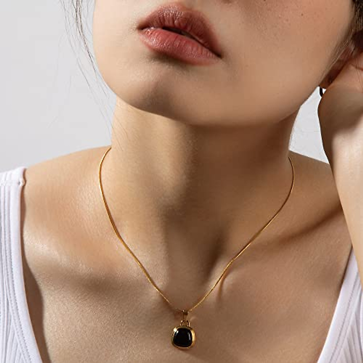 PEPELUALI 16" 18k Gold Handmade Vintage Black Onyx Pendant Necklace, Protection Gemstone Square Black Glaze Energy Healing Gemstone Pendant Necklace Jewelry, Inspirational Gifts for Women, Mom, Sister