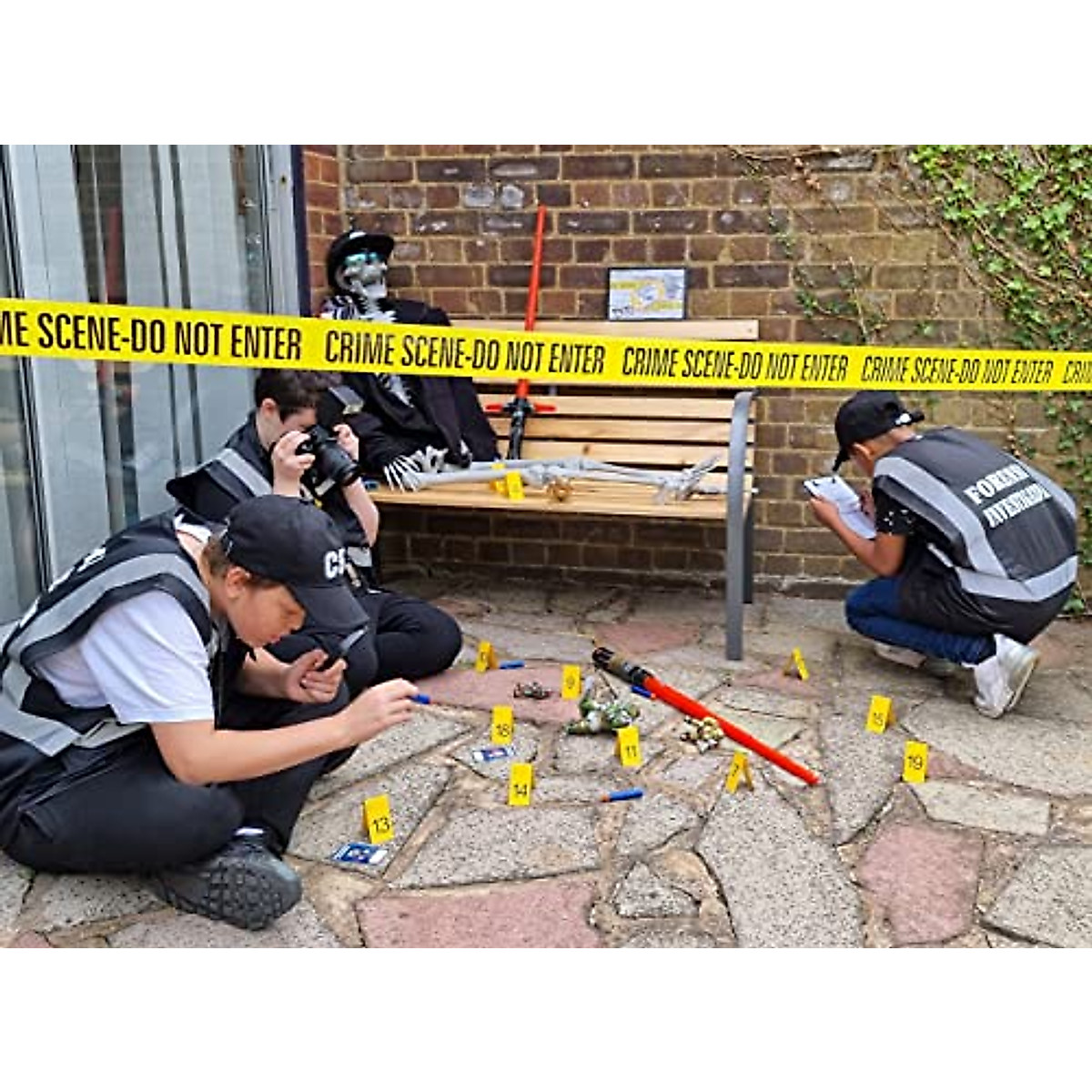 Kobe1 Crime Scene Kit:Crime Scene Barrier Tape,Do Not Enter (20Feetx1),Evidence Collection Bags (x2),Photo Evidence Markers, Frames(Cards:1 to 10),(7cm x 4cm Folded)