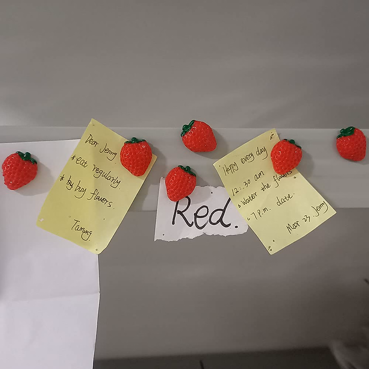 Ginyrerd 30 pcs Refrigerator Magnet Decorative Cute Big Strawberry Fruit Boxed Resin Handmade Picture Message Board Paste Painting Photo Postcard Note Paper DIY Office Supplies Fridge Magnet Set