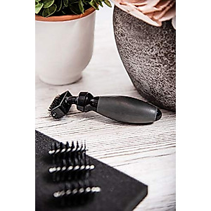 Sizzix, Black Die Brush and Foam Pad 660513 for Wafer-Thin & Intricate Dies, Scrapbooking, Cardmaking, Papercraft & Home Décor Accessory, One Size