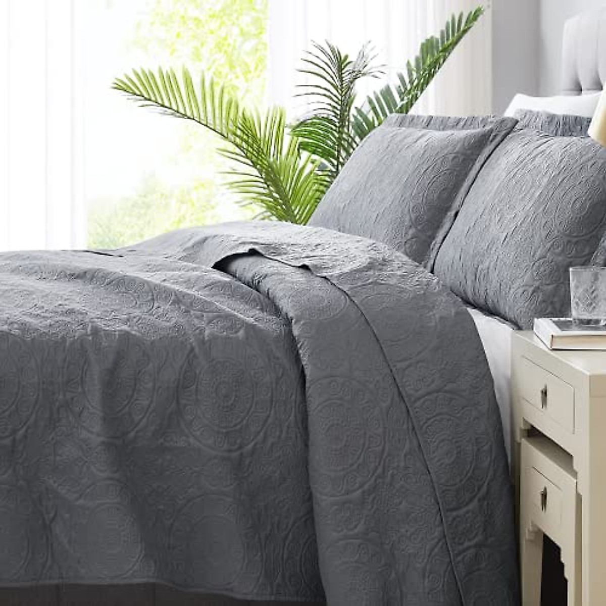 Shanghan Home Grey Quilt Set, 3 Piece King Size Soft Bedspread & Coverlet Set for All Season, Lightweight Coin Pattern Quilt Bedding Set - 100% Microfiber - 104"x94"(1 Quilt, 2 Shams)