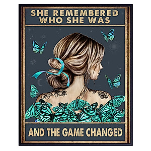 She Remembered Who She Was And The Game Changed - Positive Quotes Wall Decor - Uplifting Inspirational Encouragement Gifts for Women, Teen Girls - Motivational Wall Art - Light Blue Boho Decoration
