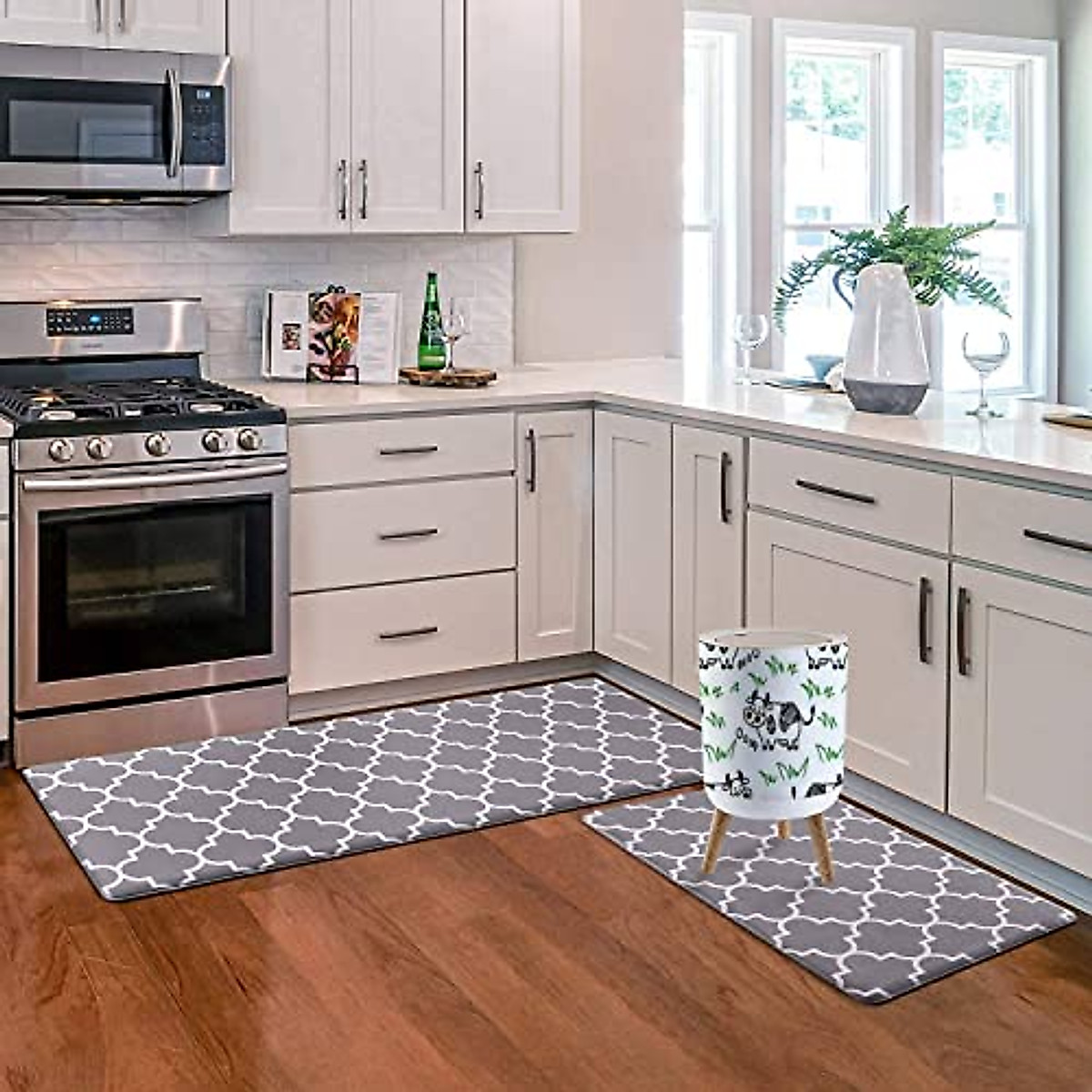 Round Trash Can with Press Lid smiling standing cow with green grass Seamless cute design in sketch Small Garbage Can Trash Bin Dog-proof Trash Can Wooden Legs Waste Bin Wastebasket 7L/1.8 Gallon