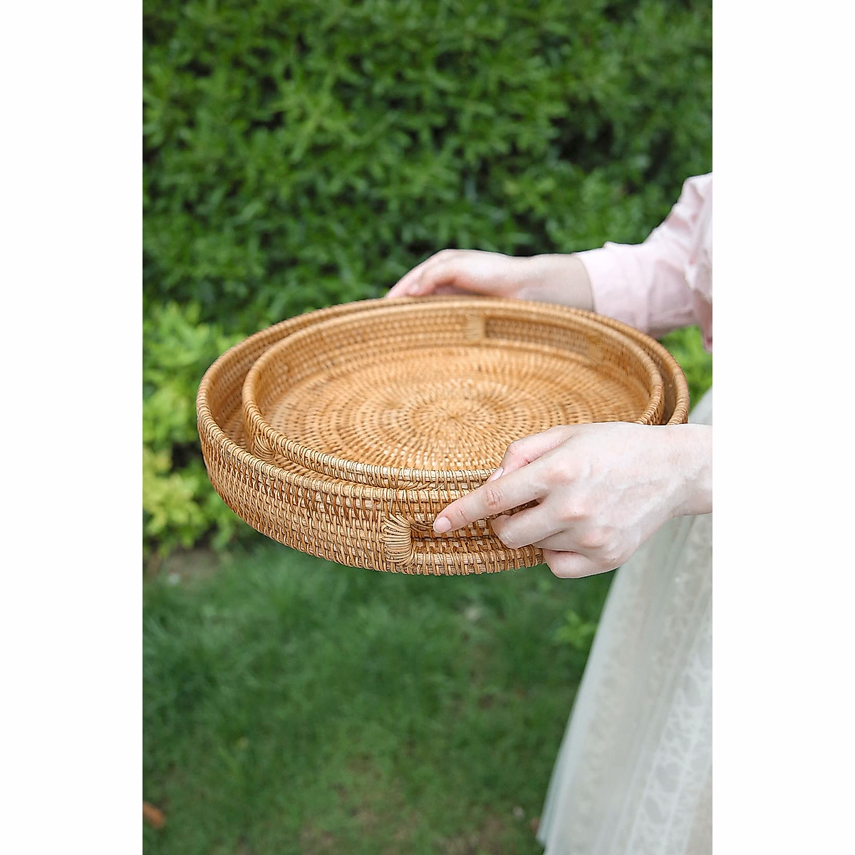 HITOMEN 14.2'' Hand-Woven Round Rattan Serving Tray Decorative Ottoman Wicker Platter with Handles for Coffee Table, Breakfast, Drinks, Snack, Bread, Fruit, Vegetables (Natural-L)