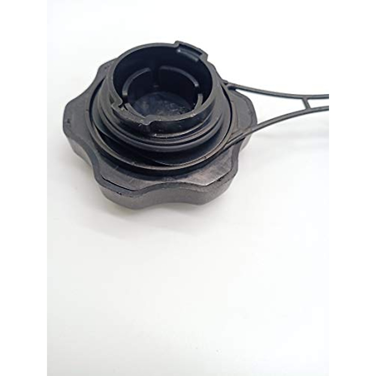 1pcs Fuel Tank Cap Gas Cap 594061 Fit for Lawn Mower for Briggs & Stratton w/Tether 675Exi, 725Exi Series