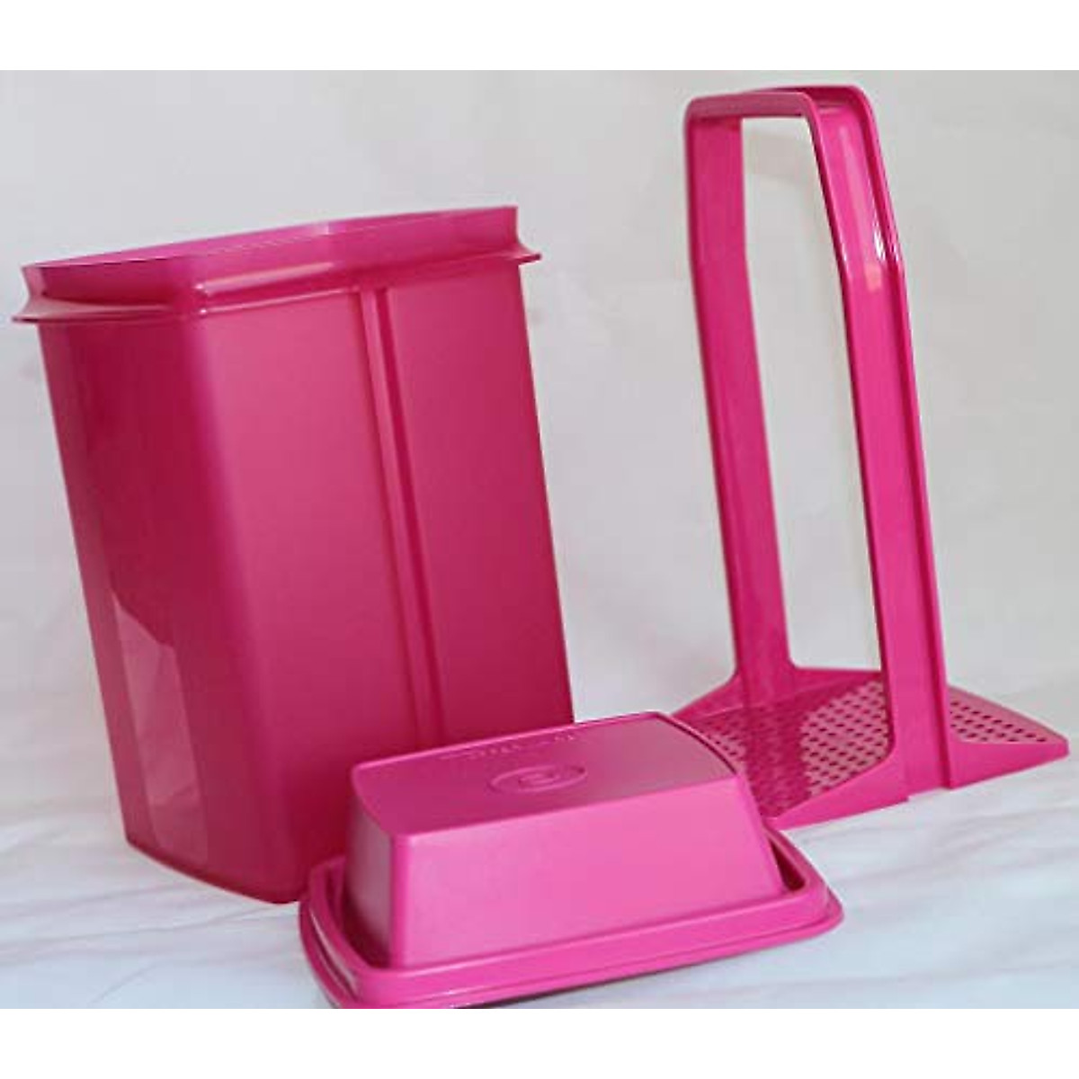 New Tupperware Pick a Deli - 2 Liters.