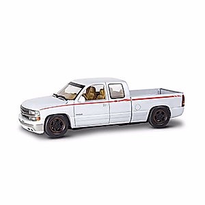 Revell 14538 '99 Chevy Street Silverado Street Pickup 1:25 Scale 150-Piece Skill Level 4 Model Truck Building Kit