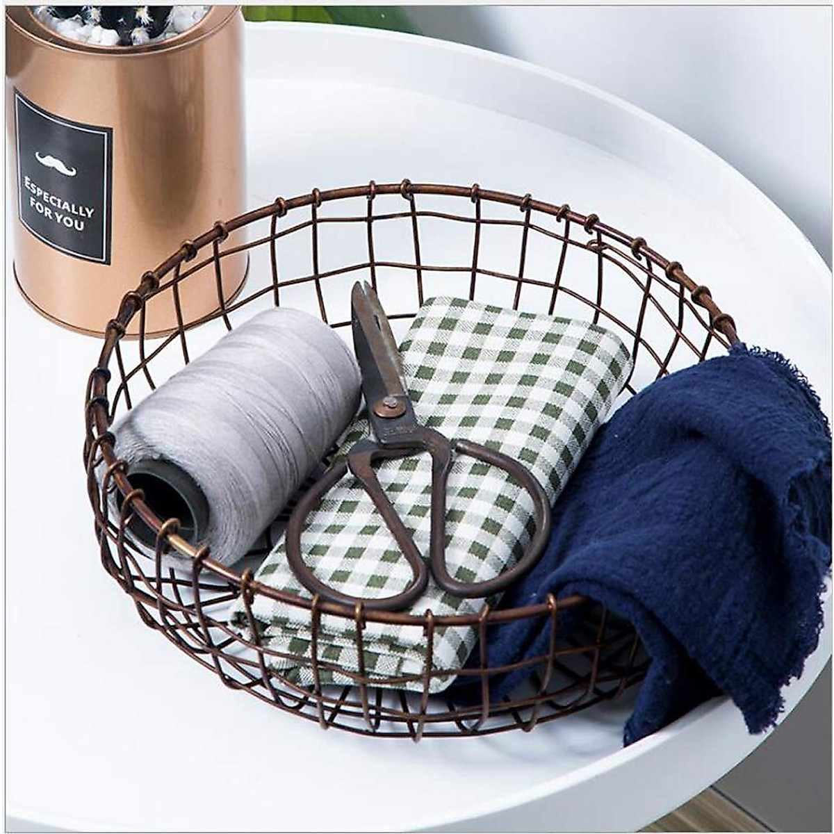 Vintage Handmade Woven Wrought Iron Mesh Fruit Basket Bowl Creative Bronze Snack Plate Tray Holder Stand Round Serving Storage Container (Small(1pc))