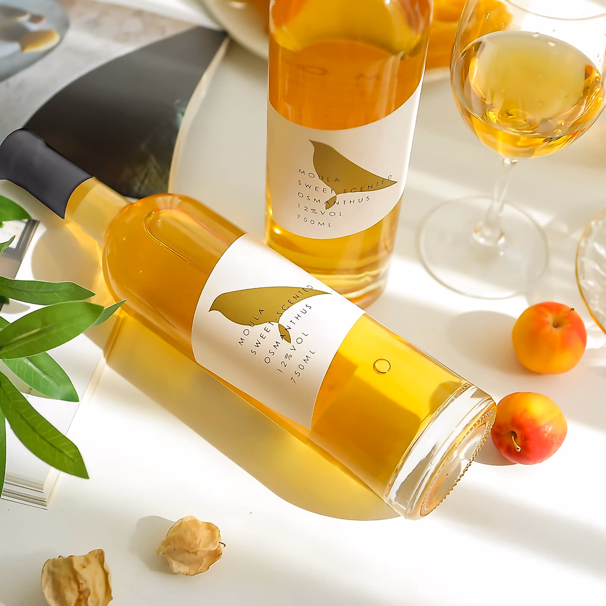 WUWEOT 12 Pack Plastic Wine Bottles, 750ml Clear Empty Bordeaux-Style Liquor Bottles with Screw Lid and Shrink Capsules Caps