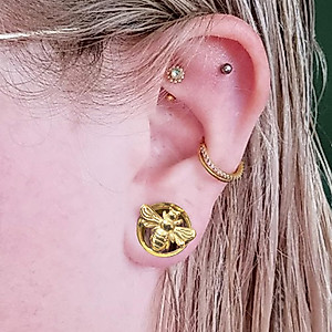 LADEMAYH 2Pcs 00 Gauges for Women, Cute Gold 00g Plugs Gauges for Ears, Bee Design 00g Tunnels Earrings Surgical Steel Gauges Size 00 Gauge Earrings