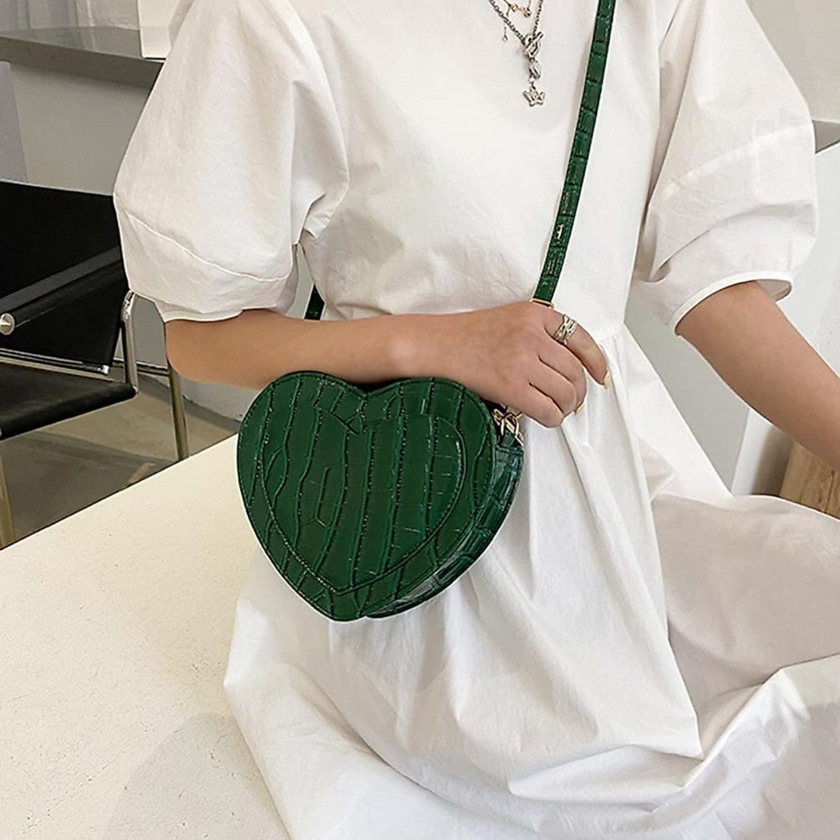 BESTOYARD Women Crossbody Bag PU Vintage Crocodile Skin Heart Shape Shoulder Bag Crossbody Summer Bag for Girls Student