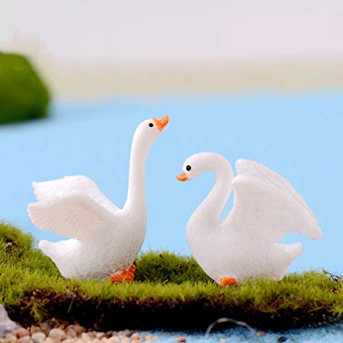 HEALLILY 2pcs Miniature Swan Resin Swan Statue White Swan Figurine Swan Couple Decor Elegant Swan Gift Cake Topper for Fairy Garden Micro Landscape