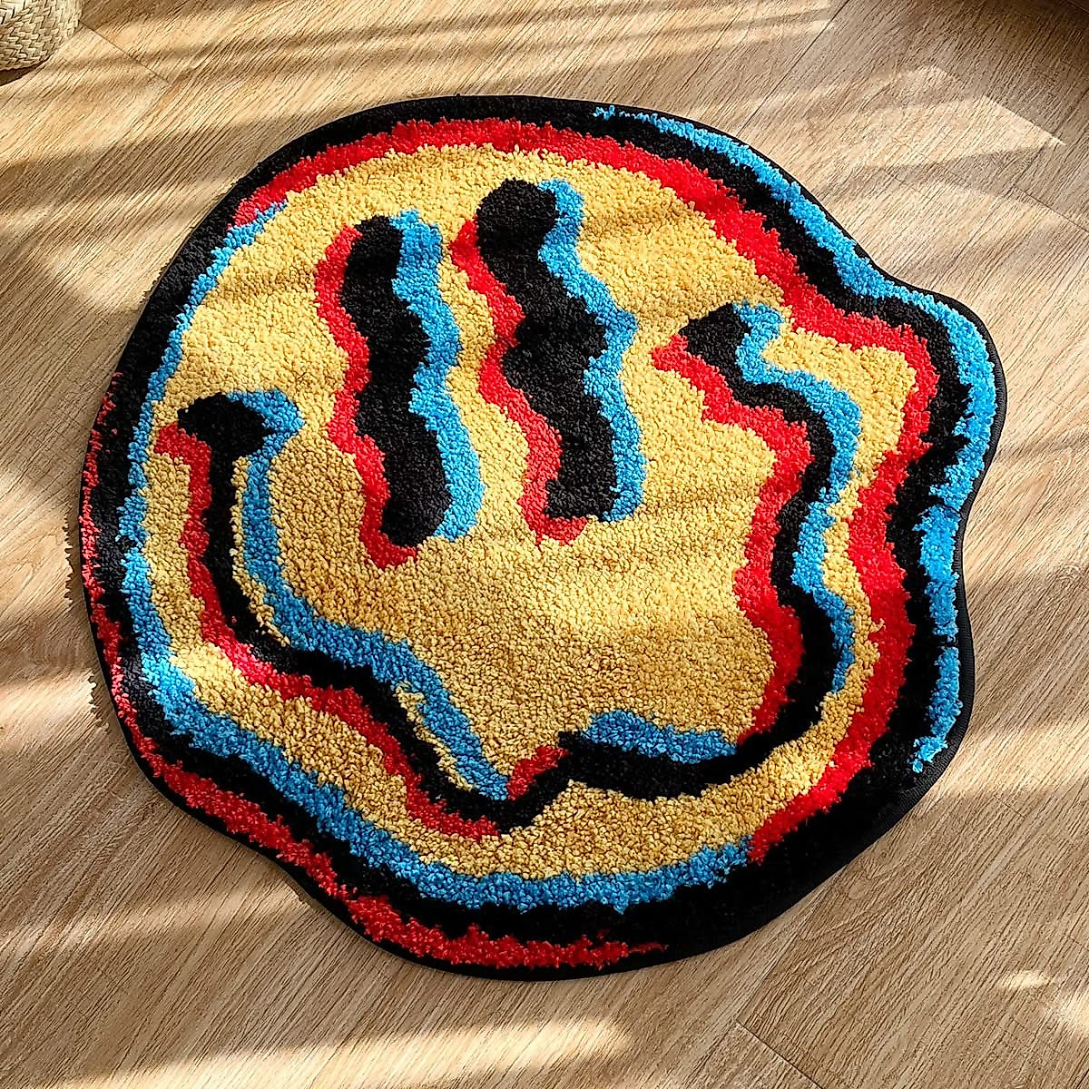 LAKEA Trippy Smile Rug Smily Face Handmade Rug Tufted Smile Rug Gift for Friend Rugs for Bedroom Geek Gift Home Decor Carpet (23.6X23.6 Inch)