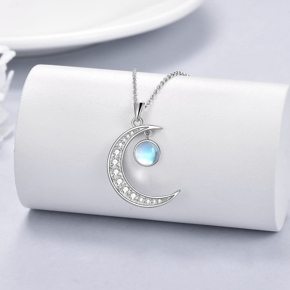 YAFEINI Crescent Moon Necklace Gifts for Women Sterling Silver Moonstone Crescent Moon Pendant Necklace Jewelry Gifts for Women Teen Girls