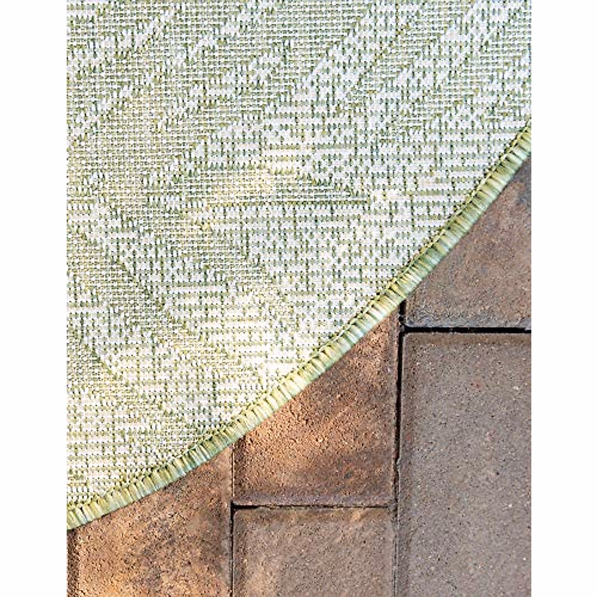 Unique Loom Outdoor Botanical Collection Floral, Coastal, Bohemian, Leaves, Indoor and Outdoor Area Rug (4' 0 x 4' 0 Round, Green/Ivory)