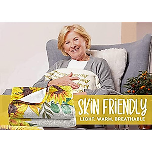 InnoBeta Gigi Sunflower Throw Blanket - Gigi Gifts for Grandma - Flannel Blankets Gift for Gigi on Christmas, Birthday, or Thanksgiving - 50" x 65"