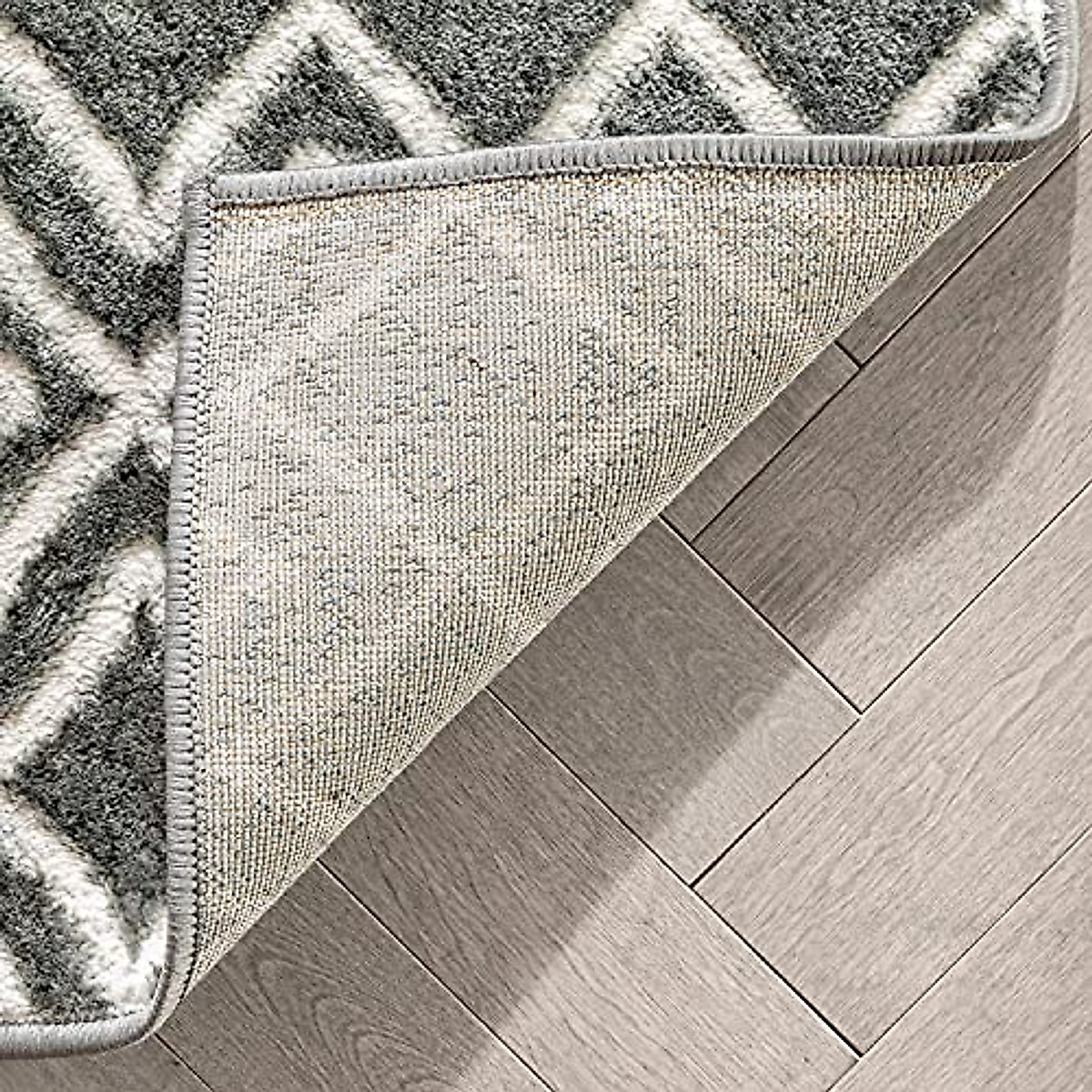 Well Woven Niria Grey Moroccan Tribal Diamonds Soft High-Lo Pile Area Rug (5'3" x 7'3")