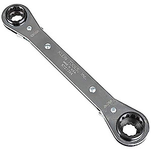 Klein Tools KT223X4 Lineman's Ratcheting 4-In-1 Box Wrench with 1/2-, 9/16-, 5/8-, and 3/4-Inch Sockets