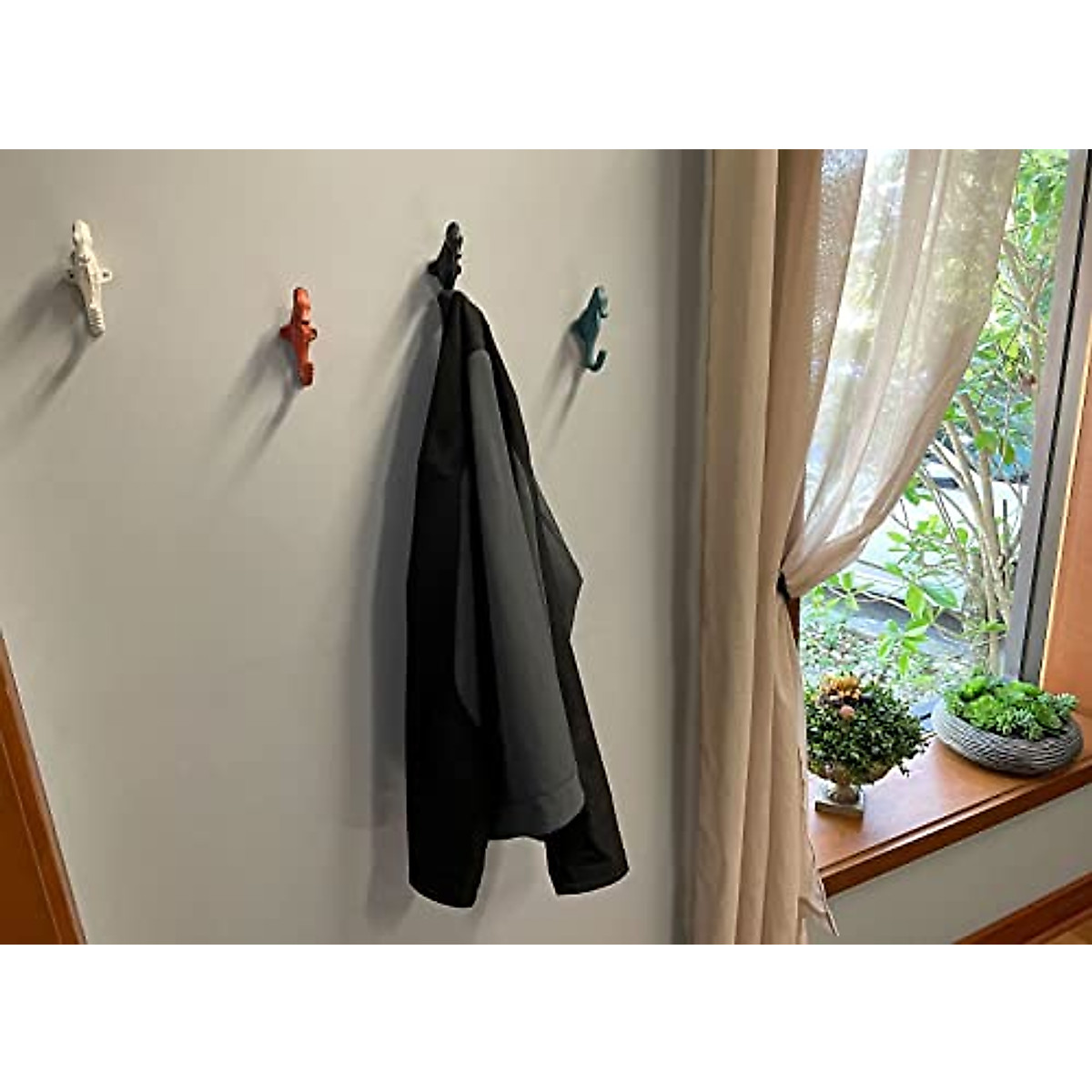 Zeckos Set of 4 Blue, White, and Coral Coastal Cast Iron Seahorse Decorative Wall Hooks Nautical Décor 5 Inches High