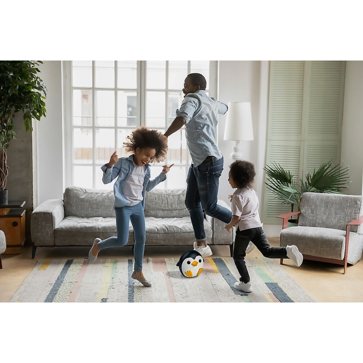 Blue Orange Games Freeze Dance with Chilly Fun Interactive Children Game - Educational Penguin Music and Dance Game 1 to 4 Players for Ages 4+, Small