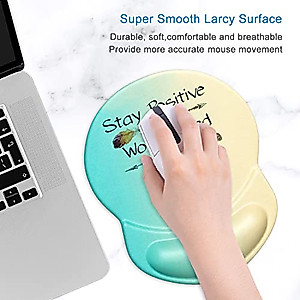 ITNRSIIET Ergonomic Mouse Pad with Gel Wrist Rest Support, Stay Positive Work Hard and Make It Happen Arrow Print Inspirational Quote Mouse Pad, Non-Slip PU Base for Computer, Laptop, Home, Office