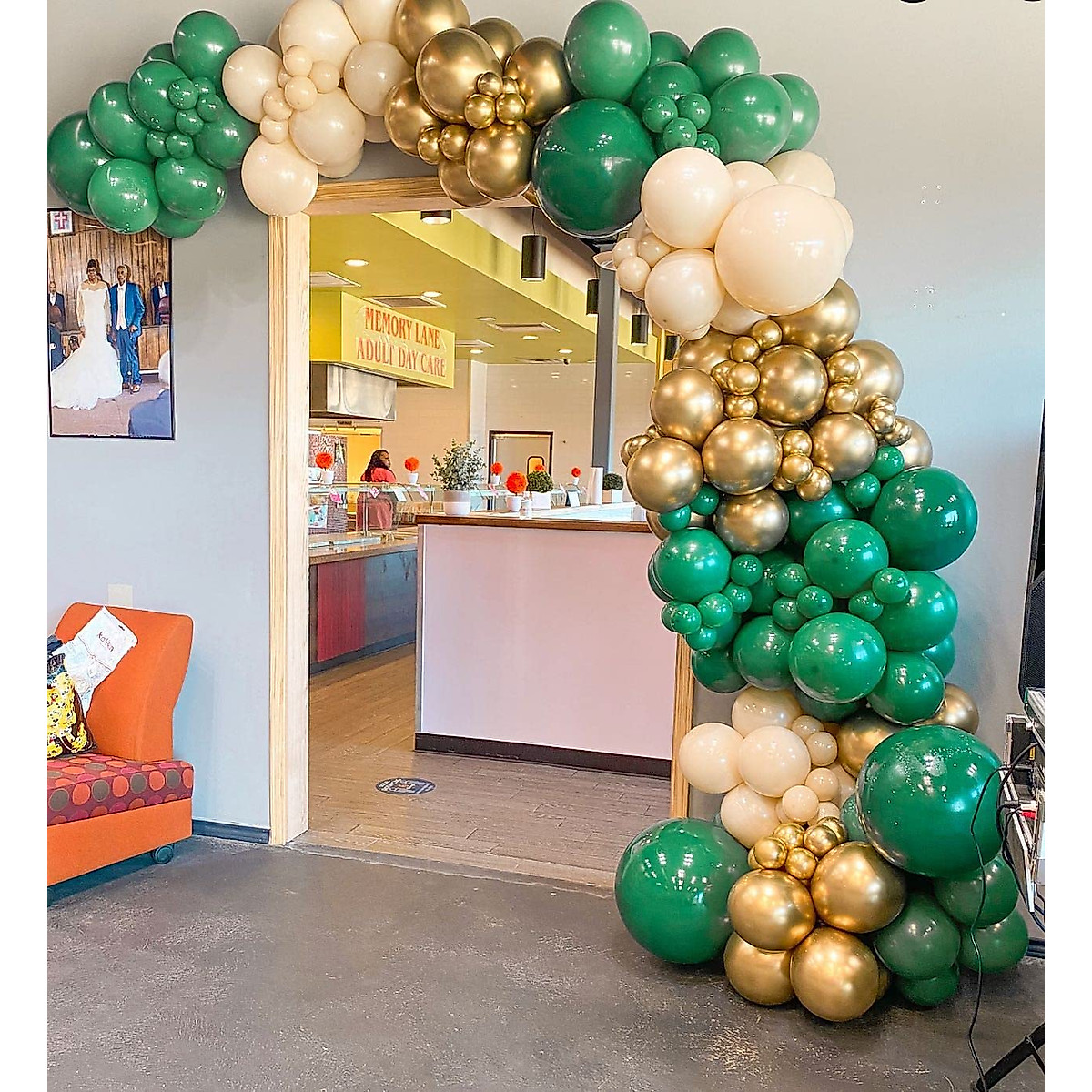 Green and Gold Balloon Arch Kit, ADOINBY 140Pcs Metallic Gold Balloon Emerald Forest Hunter Dark Green Balloon 18 12 10 5 Inch Different Size Balloons for Birthday Anniversary Jungle Party Decorations