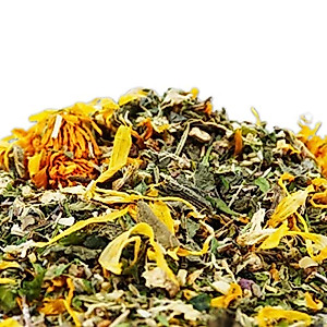 Scratch and Peck Feeds Cluckin' Good Organic Herbs - Supplemental Bird Treats for Chickens and Ducks - Certified Organic, Non-GMO Project Verified - 10 Ounce - 9800-01