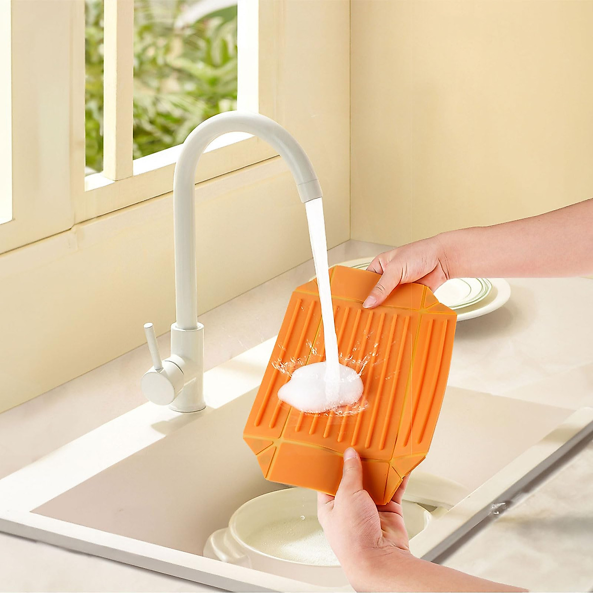 Silicone Collapsible Food Storage Containers, From 2D to 3D in 1 Sec, Reusable Dinner Plates for Camping, Hiking, Kitchen, Meal Prep, Snack, barbecue, with Lids (Orange)